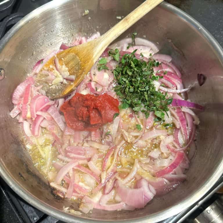 Lebanese Green Beans (Loubieh bi Zeit) Recipe - Holy Cow Vegan