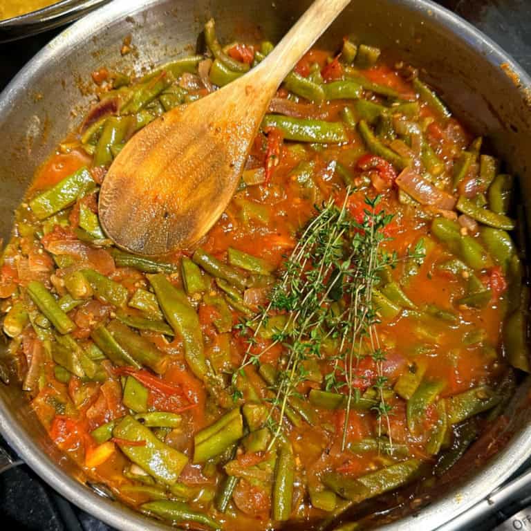 Lebanese Green Beans (Loubieh bi Zeit) Recipe - Holy Cow Vegan
