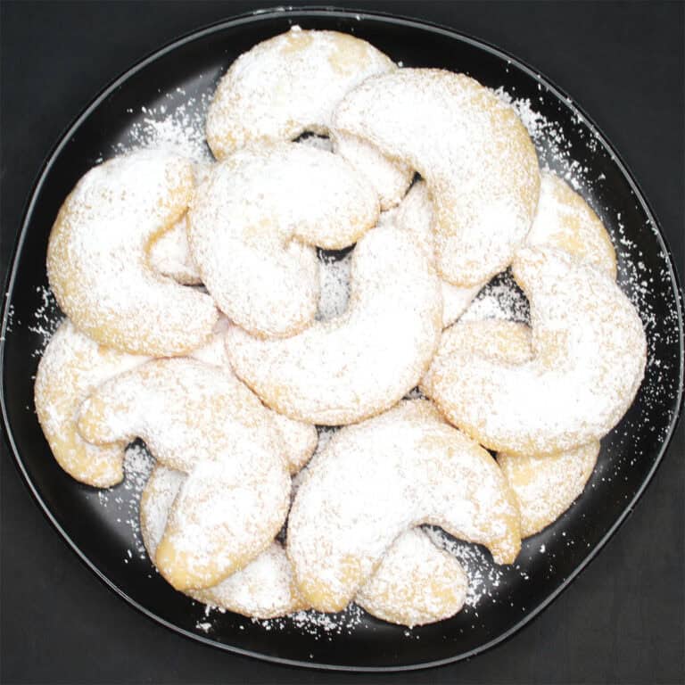 Vegan Vanillekipferl (Viennese Crescent Cookies) - Holy Cow Vegan