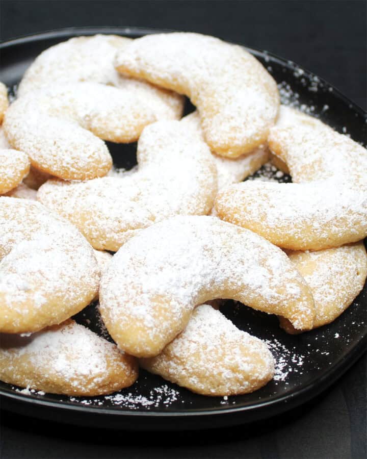 Vegan Vanillekipferl (Viennese Crescent Cookies) - Holy Cow Vegan