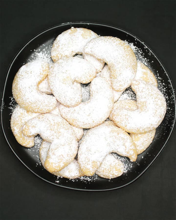 Vegan Vanillekipferl (Viennese Crescent Cookies) - Holy Cow Vegan